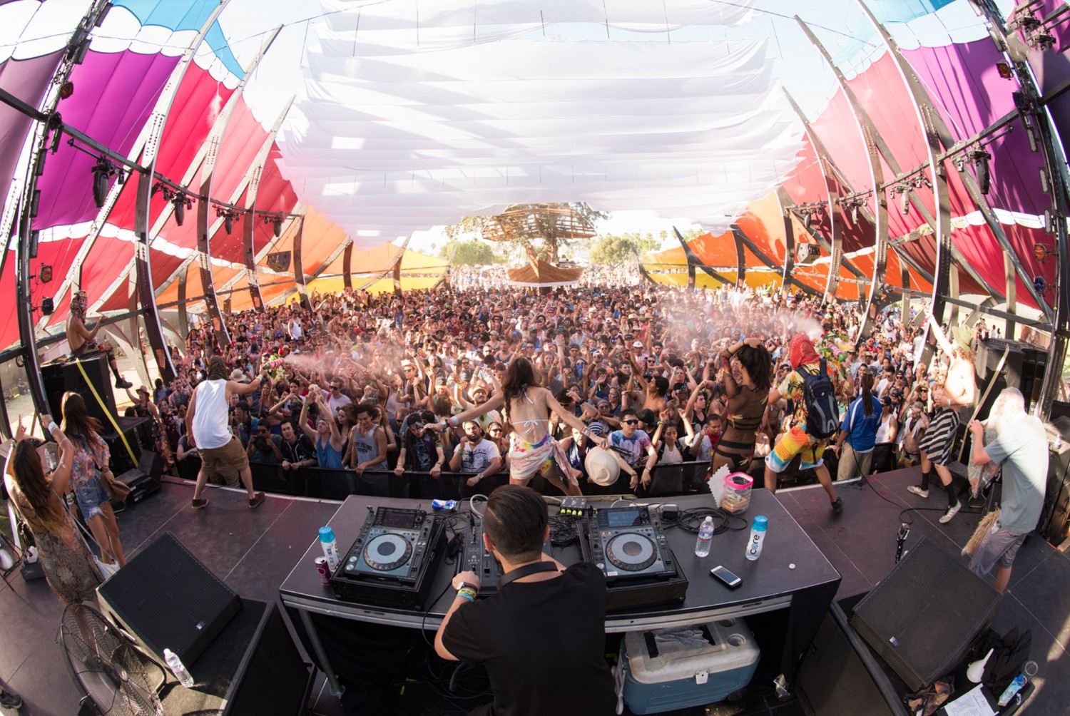 In Photos: Coachella 2015 and the stunning stages - Daily Trojan