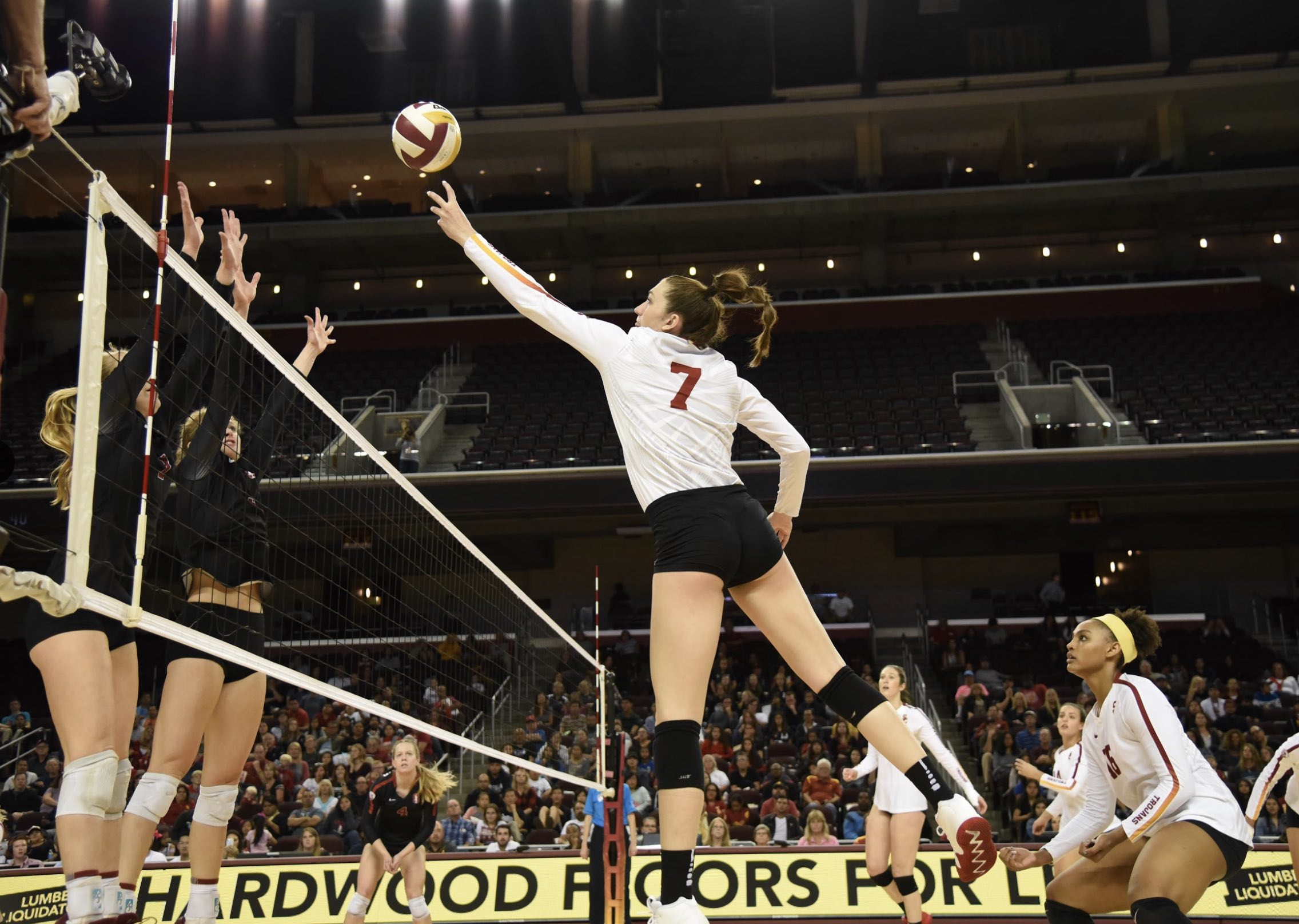 Volleyball drops two of three in Iowa - Daily Trojan