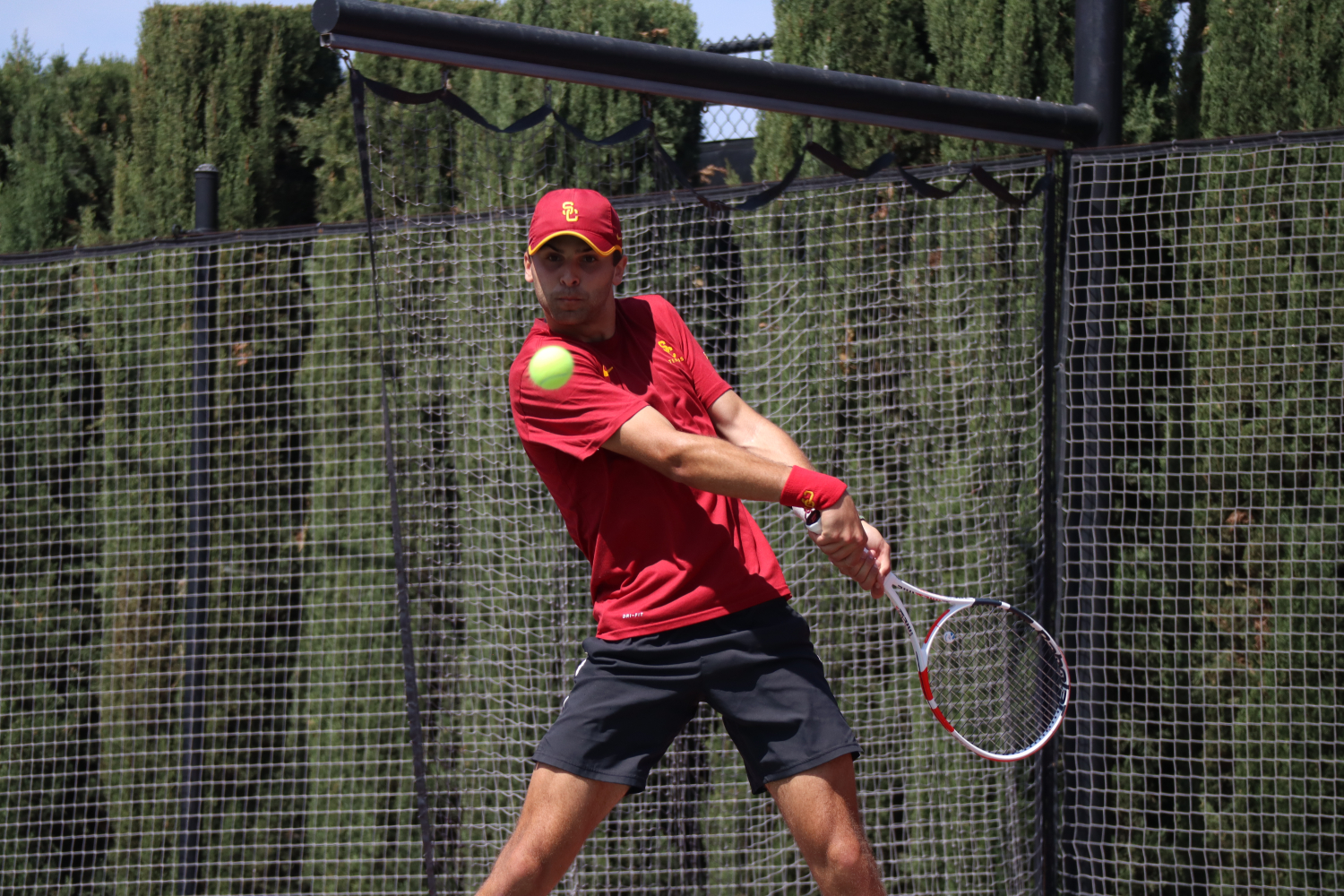 Men’s tennis dominates in season opener - Daily Trojan