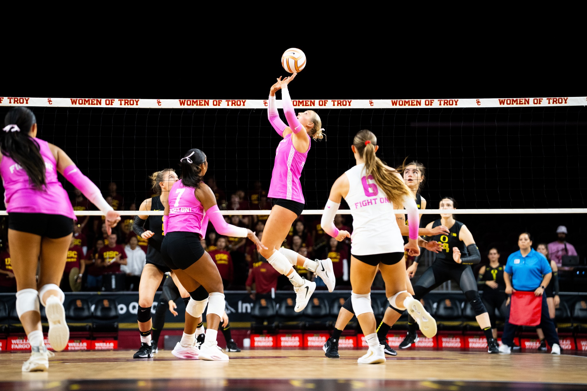 Women’s volleyball sweeps Oregon, falls to UCLA - Daily Trojan
