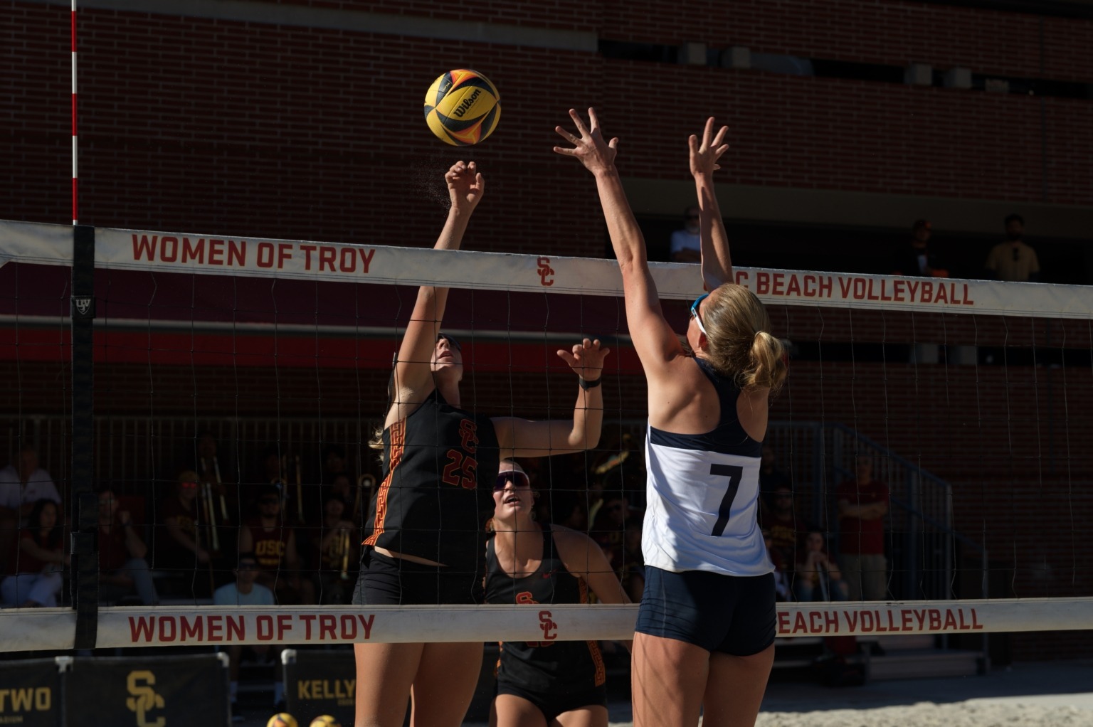USC beach volleyball dominates in 2026 home opener - Daily Trojan