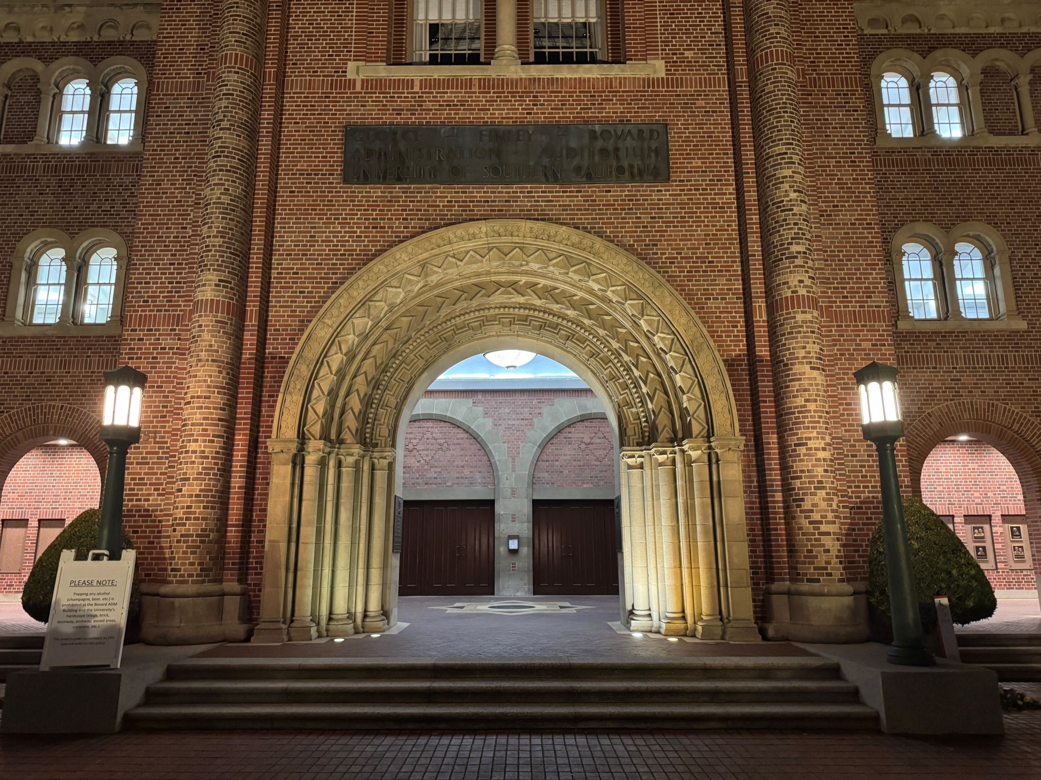 Politicians, professors react to criticisms of USC on gubernatorial ...
